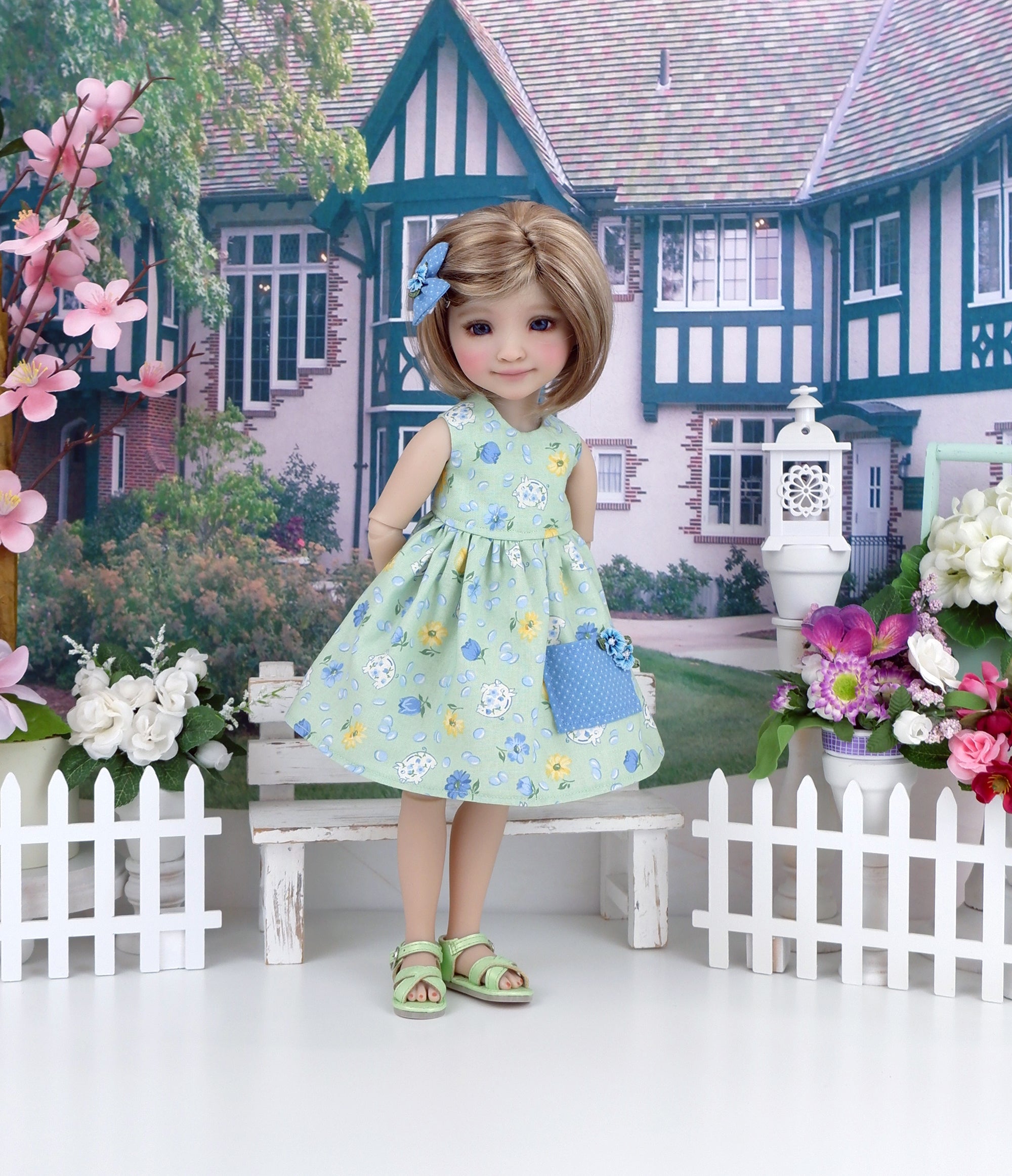 Wee Piggy - dress with sandals for Ruby Red Fashion Friends doll ...